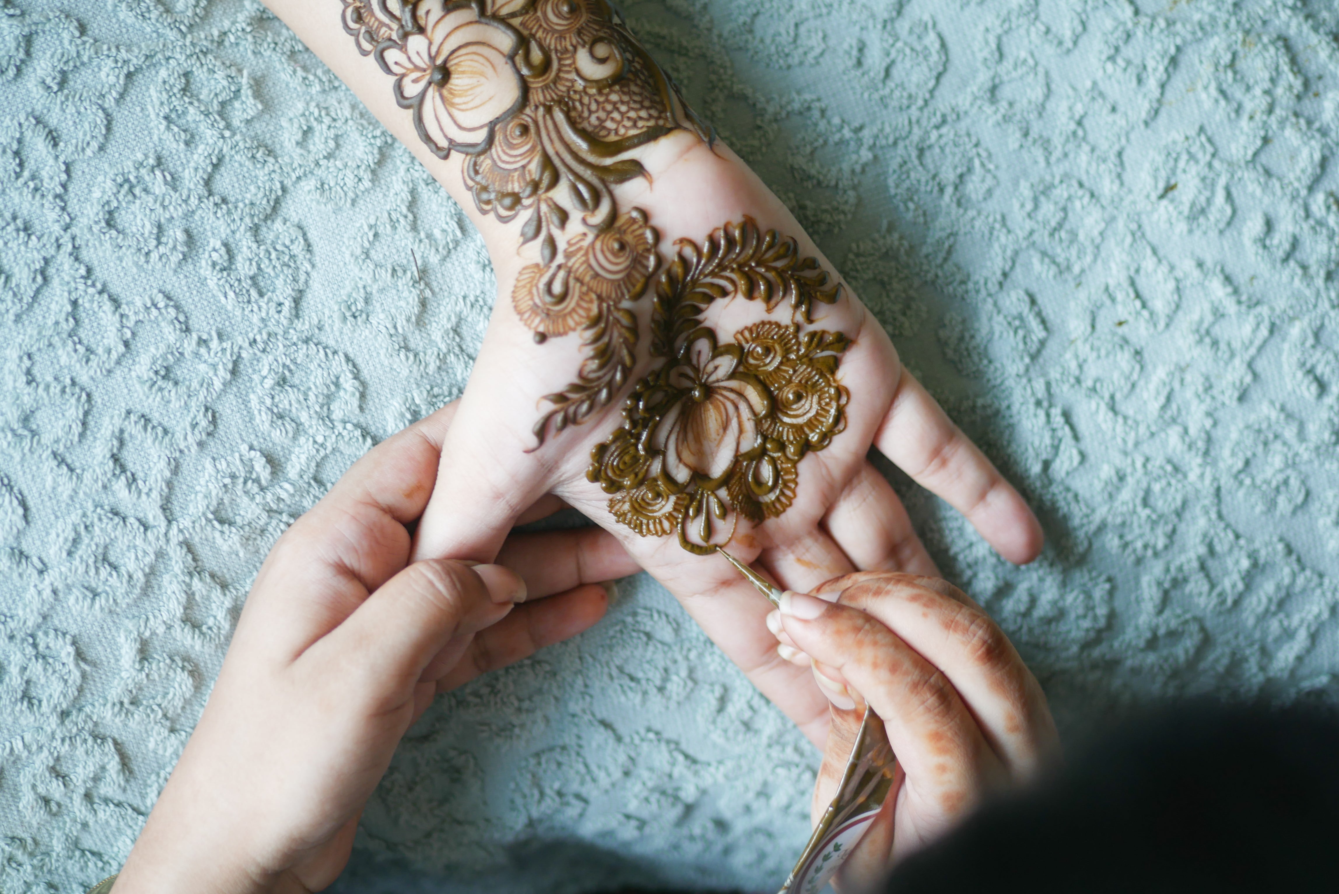 Top 40+ Wedding Mehendi Designs for Brides and Ladies – Poshak Chikan ...